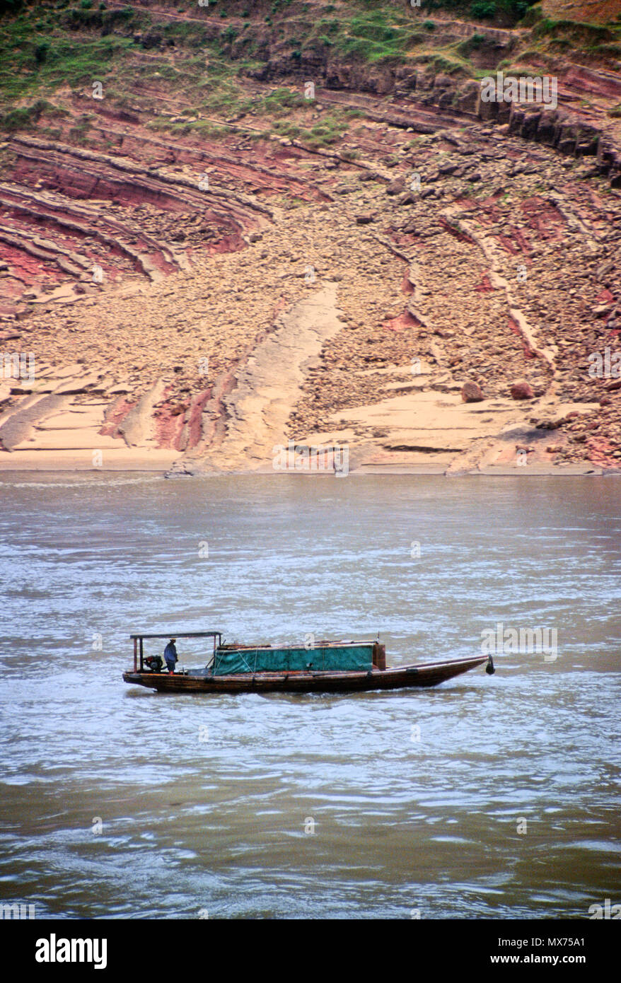 Sampan yangtze river china hi-res stock photography and images - Alamy