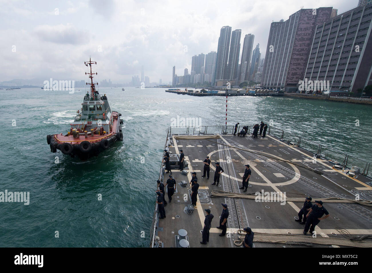 HONG KONG (May 3, 2017) A harbor tug transits alongside Arleigh Burke ...