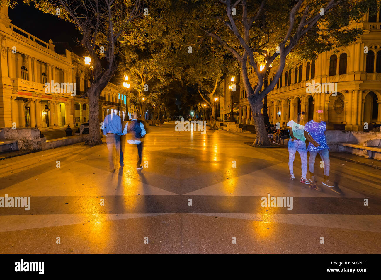 Promenade walkway hi-res stock photography and images - Alamy
