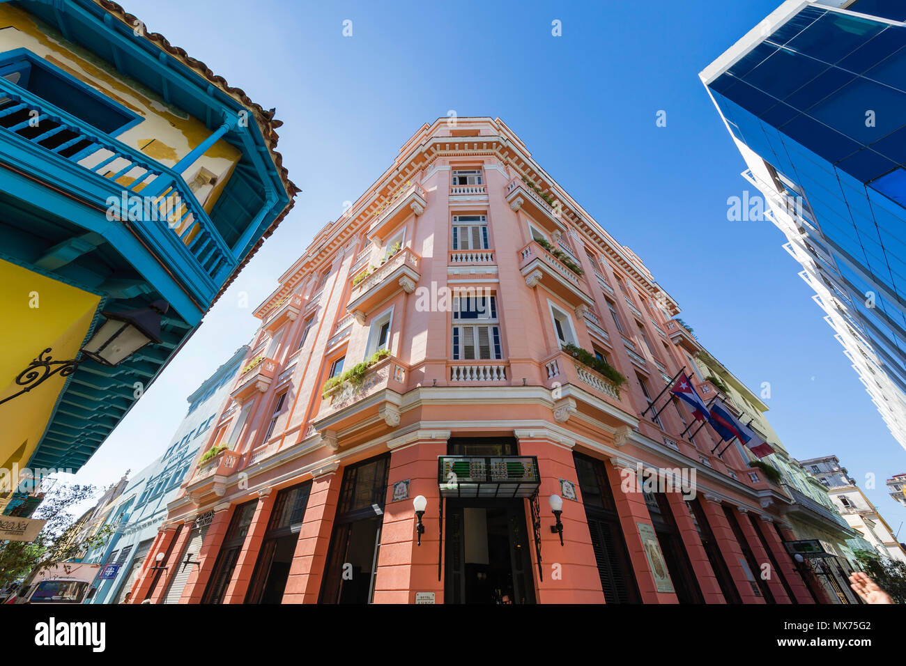 Old cuban buildings hi-res stock photography and images - Alamy
