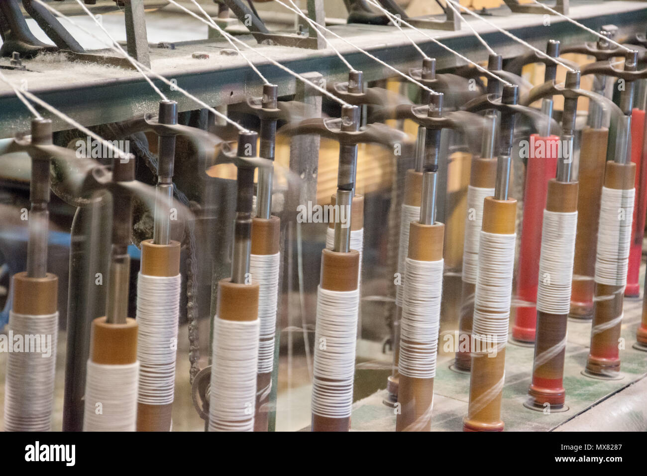 Worsted spinning hi-res stock photography and images - Alamy
