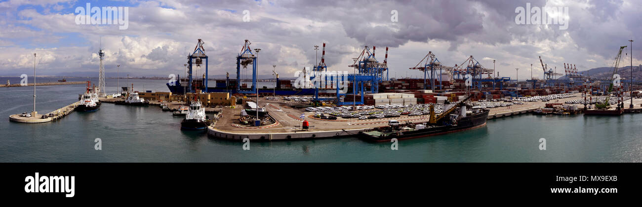 Modern container terminal hi-res stock photography and images - Alamy