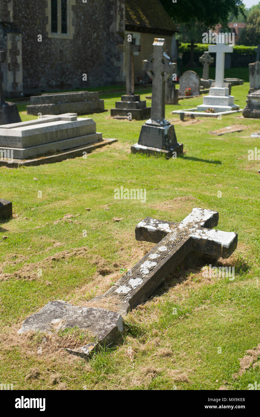 Fallen gravestone hi-res stock photography and images - Alamy