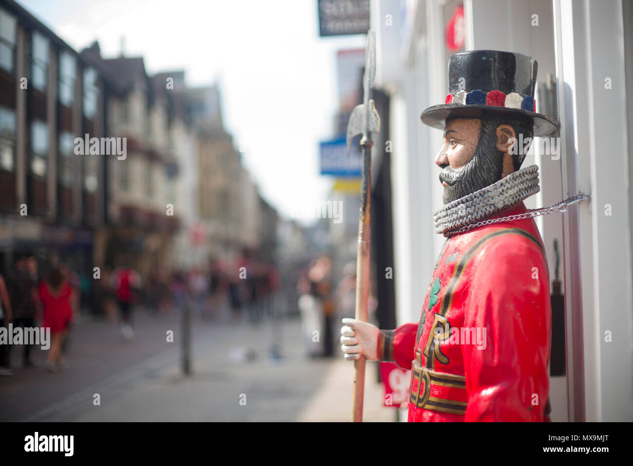 Beefeater royal guard Stock Photo - Alamy