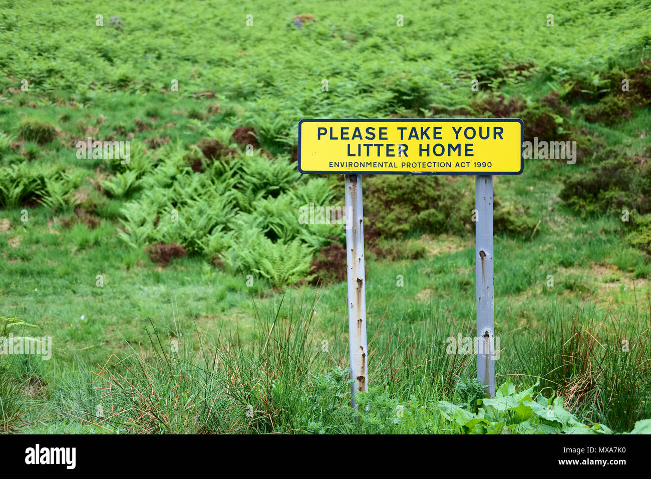 Please take your litter home sign hi-res stock photography and images ...