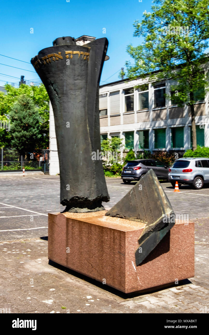 Sculpture with torah scroll hi-res stock photography and images - Alamy