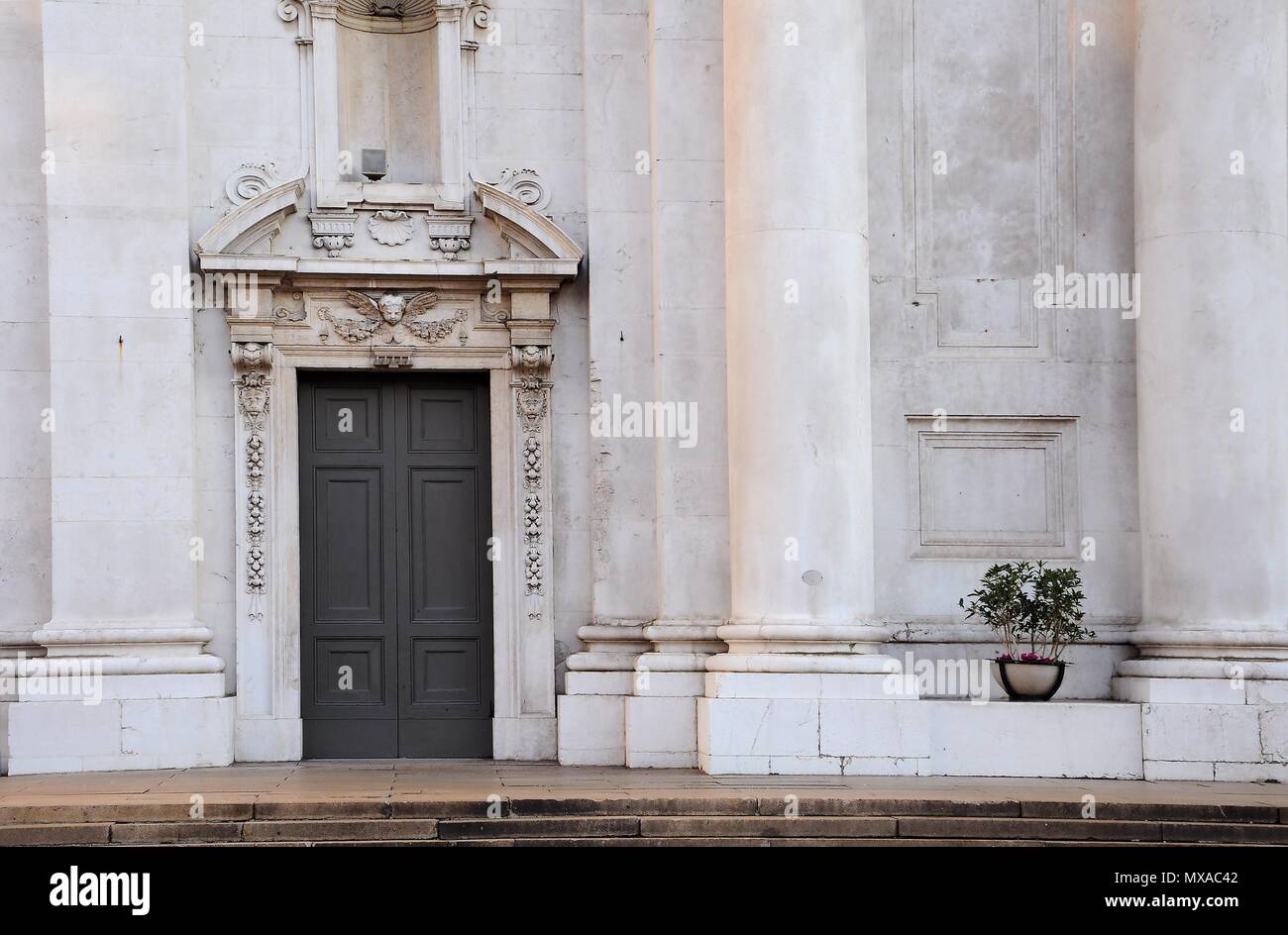 Secondary gate hi-res stock photography and images - Alamy