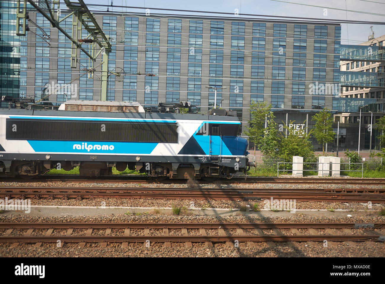 Dutch trains hi-res stock photography and images - Alamy