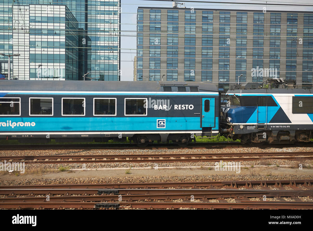 Dutch trains hi-res stock photography and images - Alamy