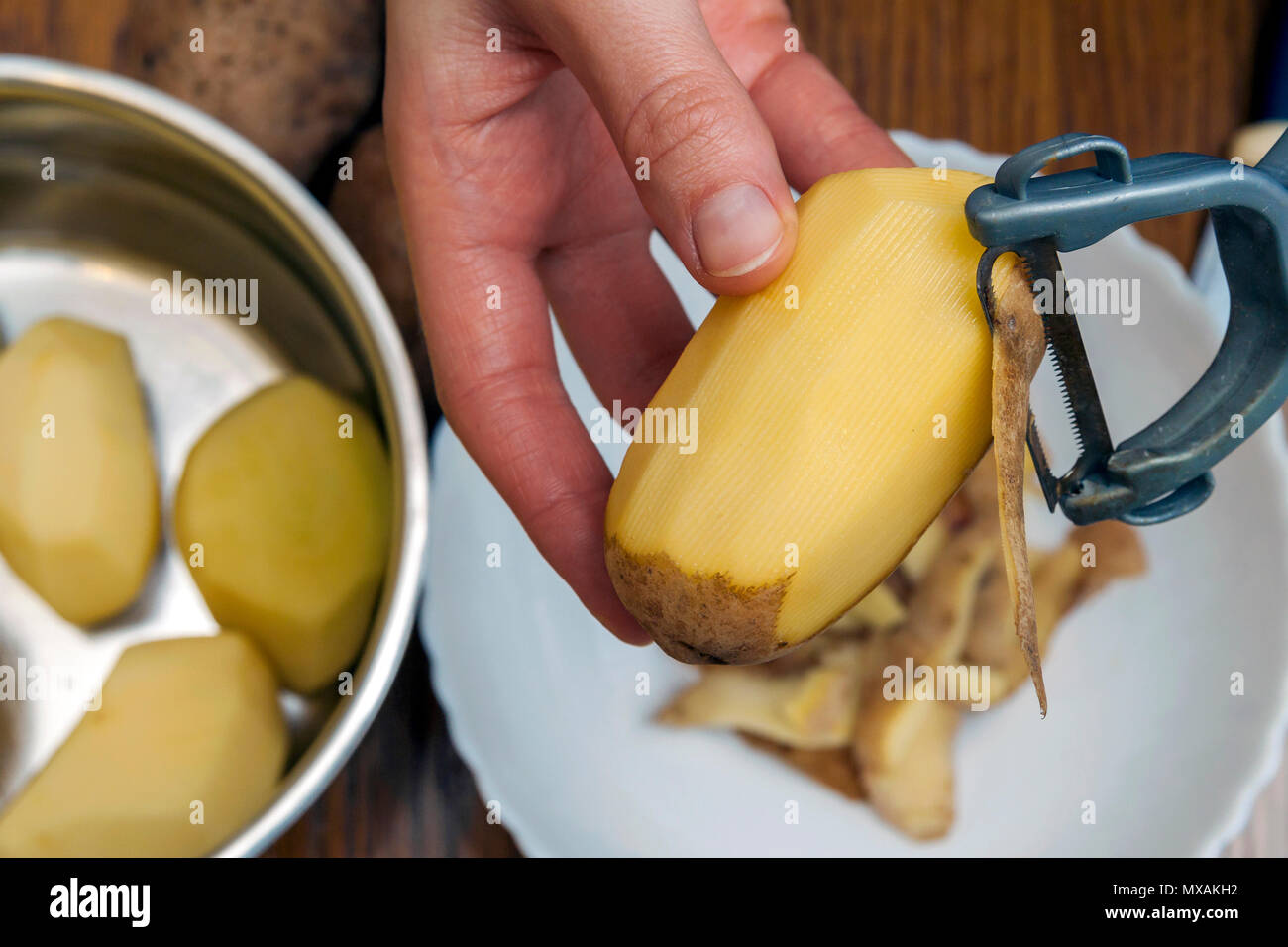 Potato slice skin woman hi-res stock photography and images - Alamy