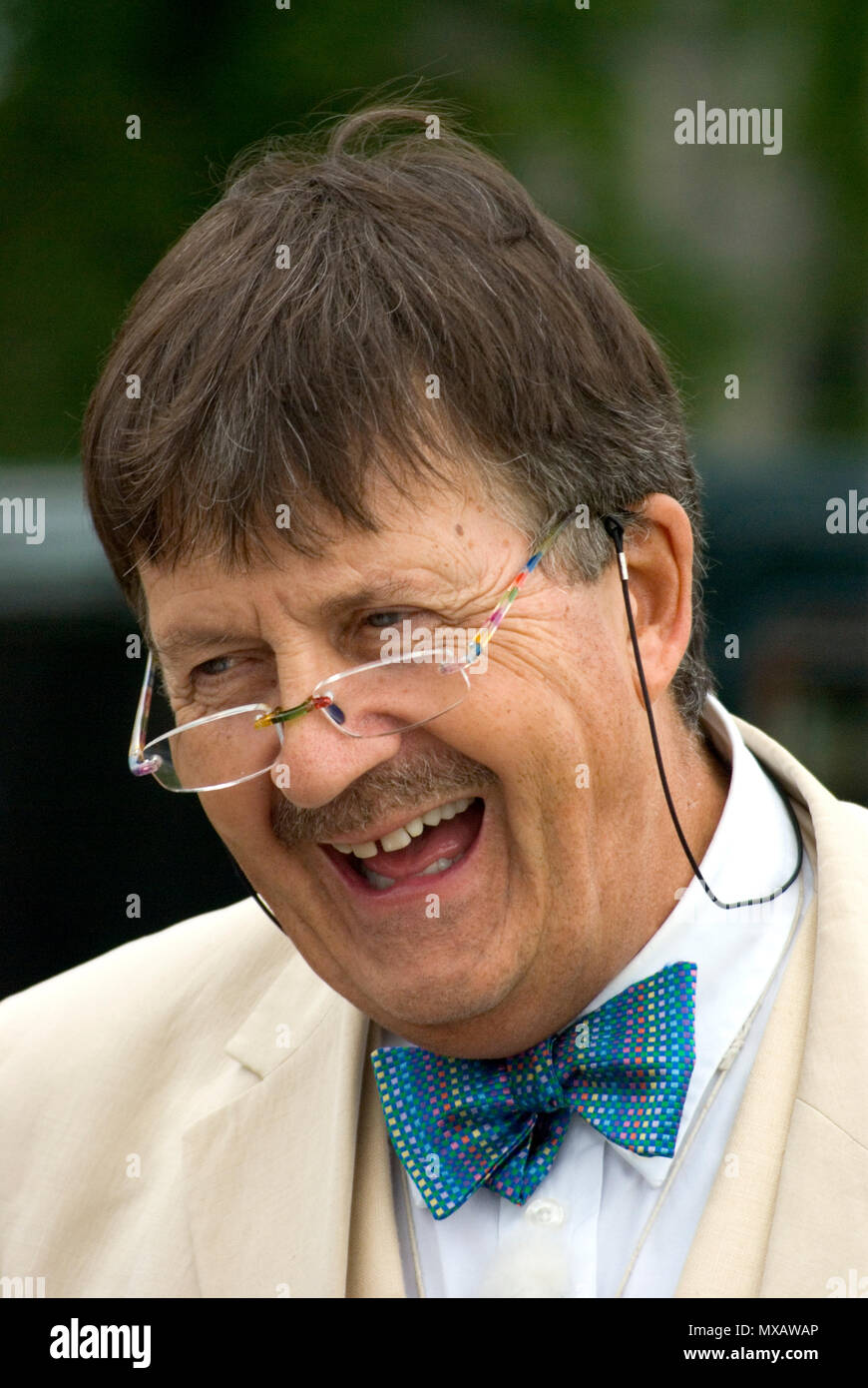 Bbc tv presenter hi-res stock photography and images - Alamy