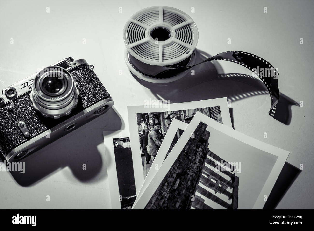 Old analog camera hi-res stock photography and images - Alamy