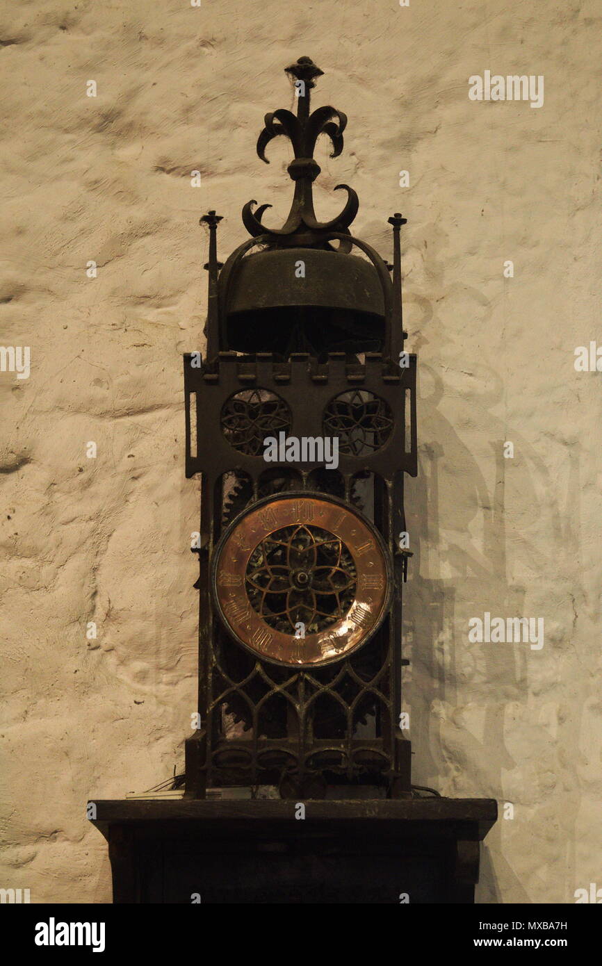Ancient clock 16th century hi-res stock photography and images - Alamy