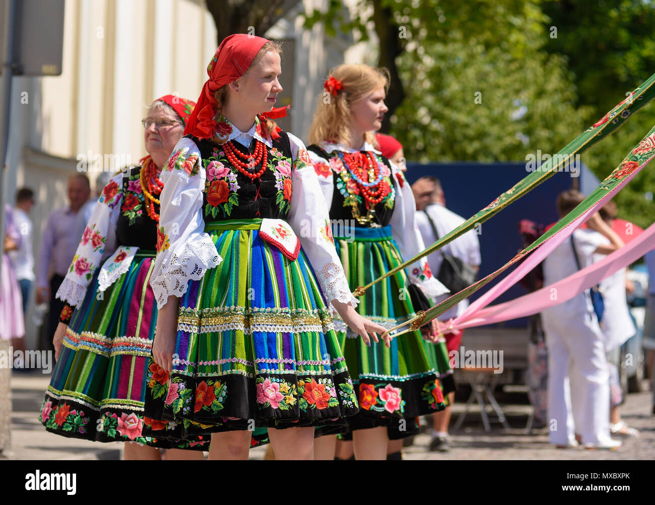 Poland people in traditional dress hi-res stock photography and images ...