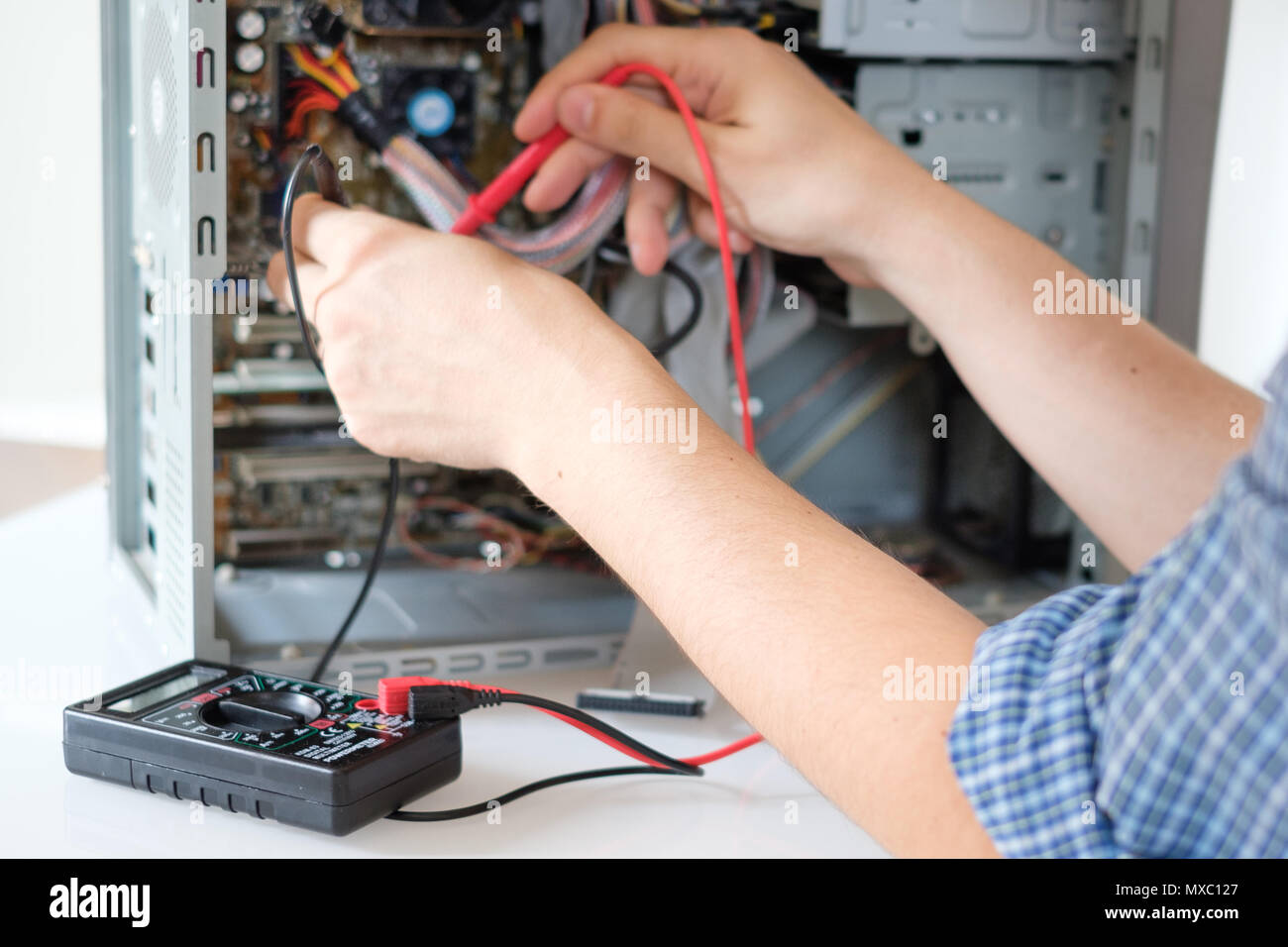 Hardware solution hi-res stock photography and images - Alamy