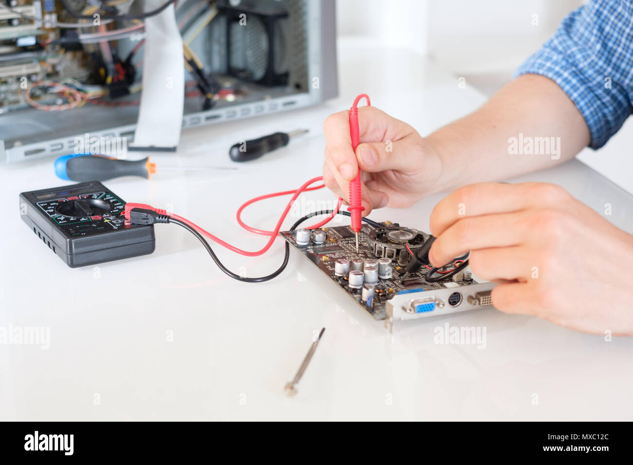 Broken computer cable hi-res stock photography and images - Alamy