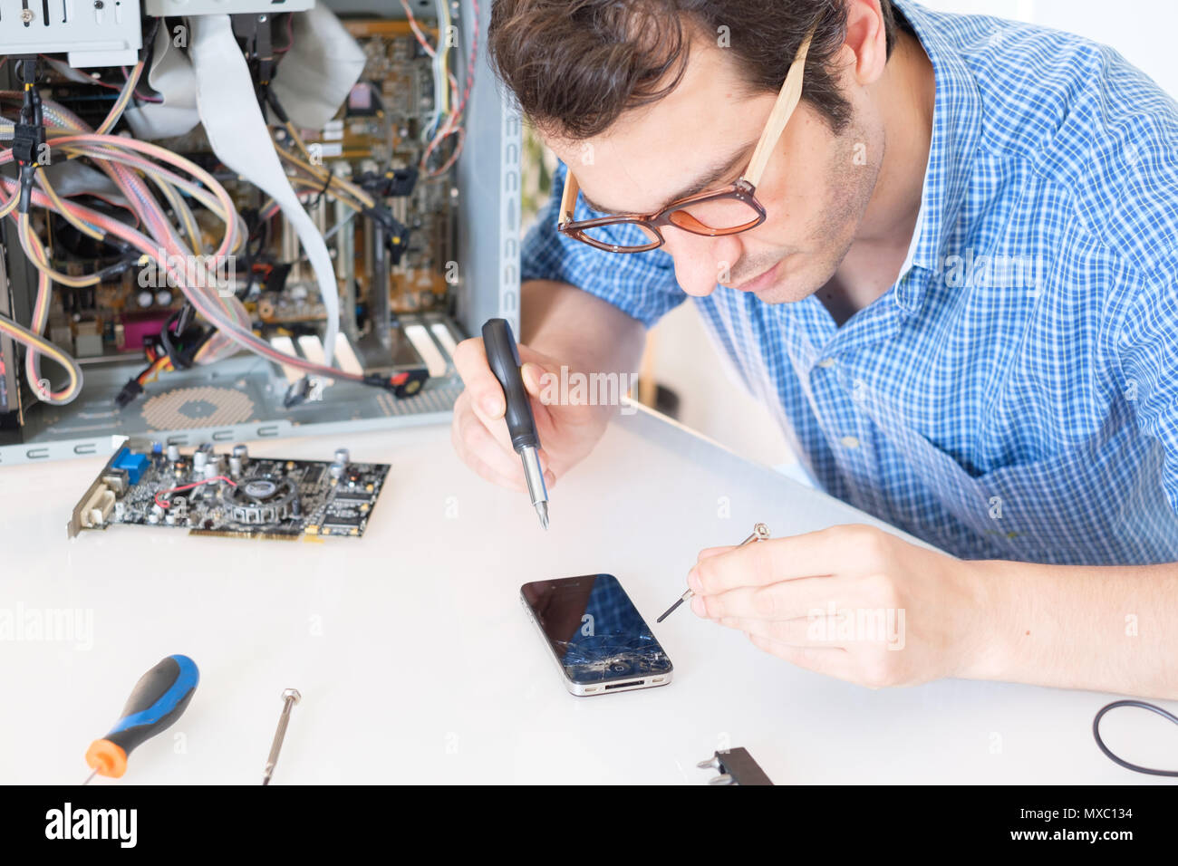 Smartphone service hi-res stock photography and images - Alamy