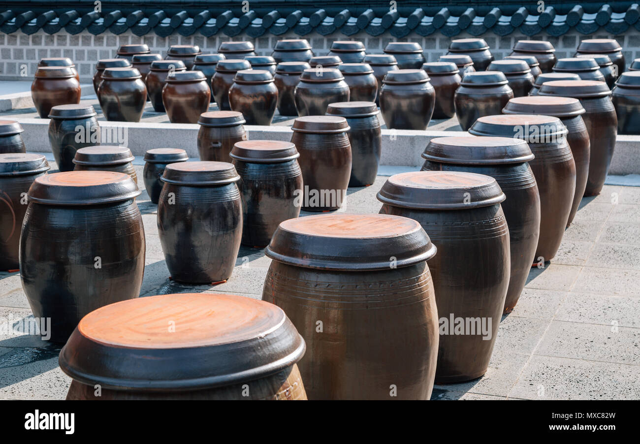 Jangdokdae, Korean traditional Jars Stock Photo - Alamy