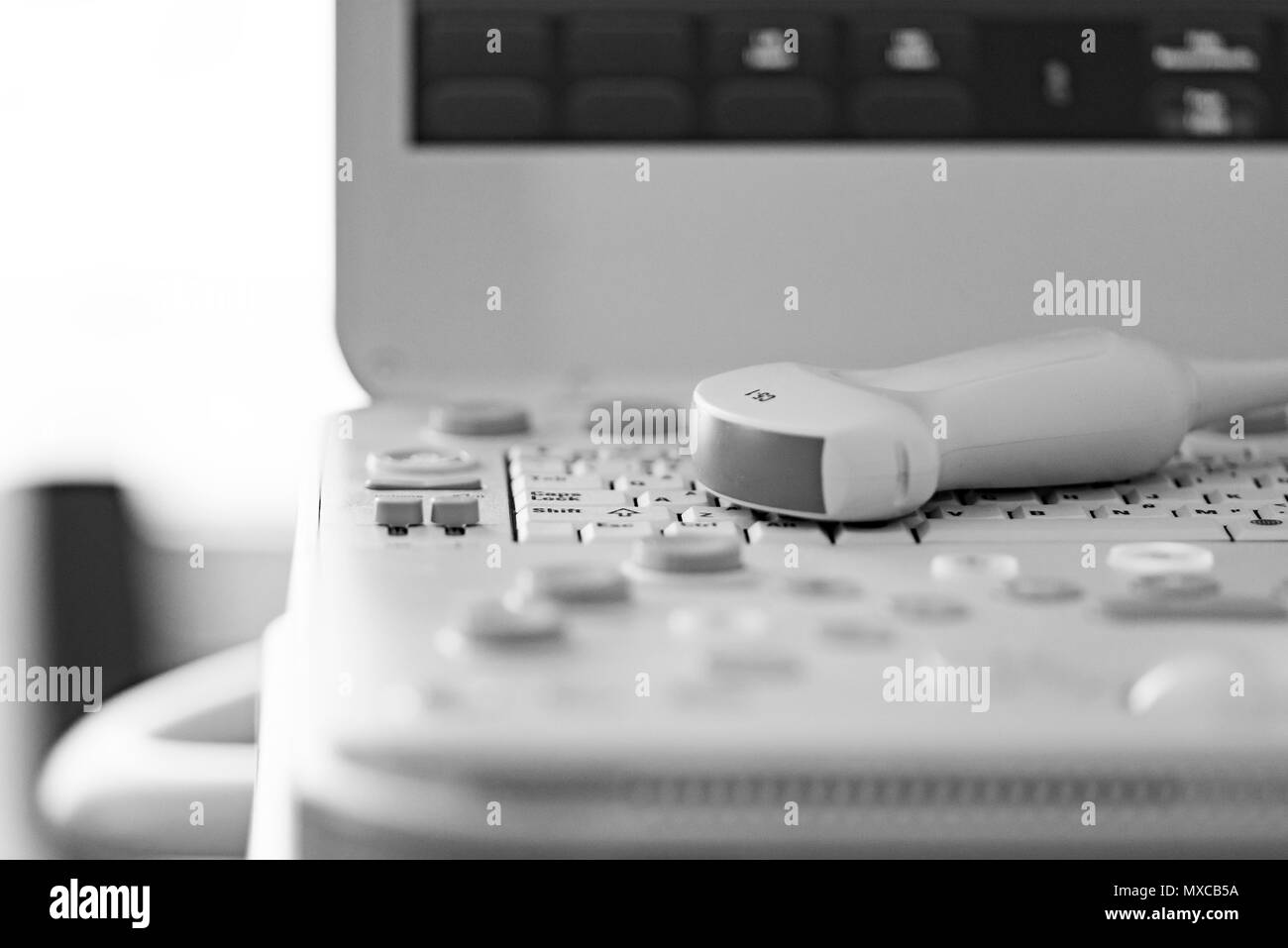 Modern ultrasound machine with sensors Stock Photo - Alamy