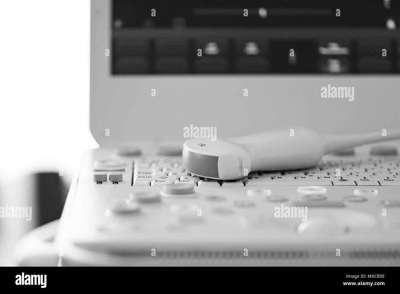 Modern ultrasound machine with sensors Stock Photo - Alamy