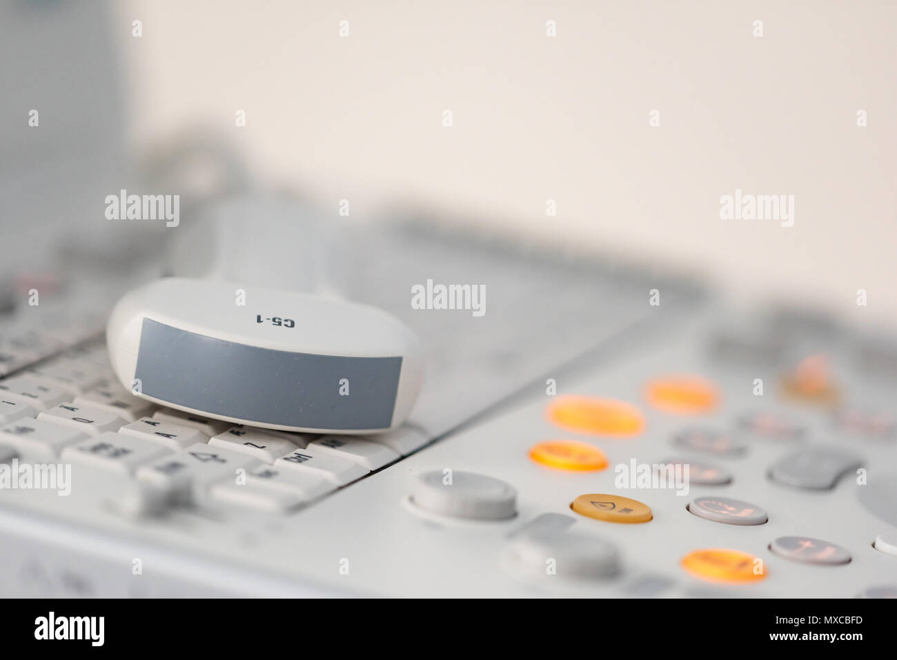 Modern ultrasound machine with sensors Stock Photo - Alamy