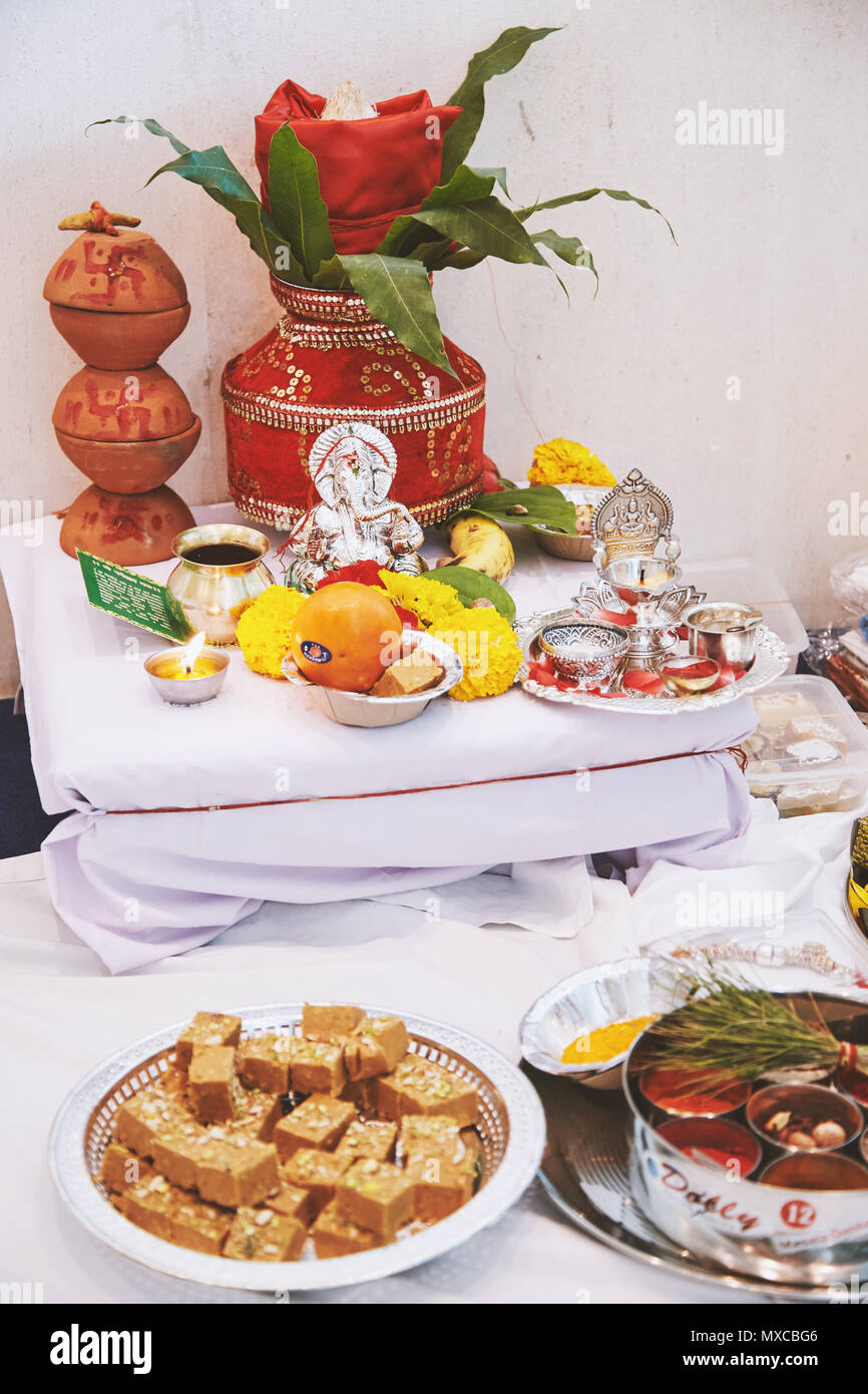 Hindu thread ceremony hi-res stock photography and images - Alamy