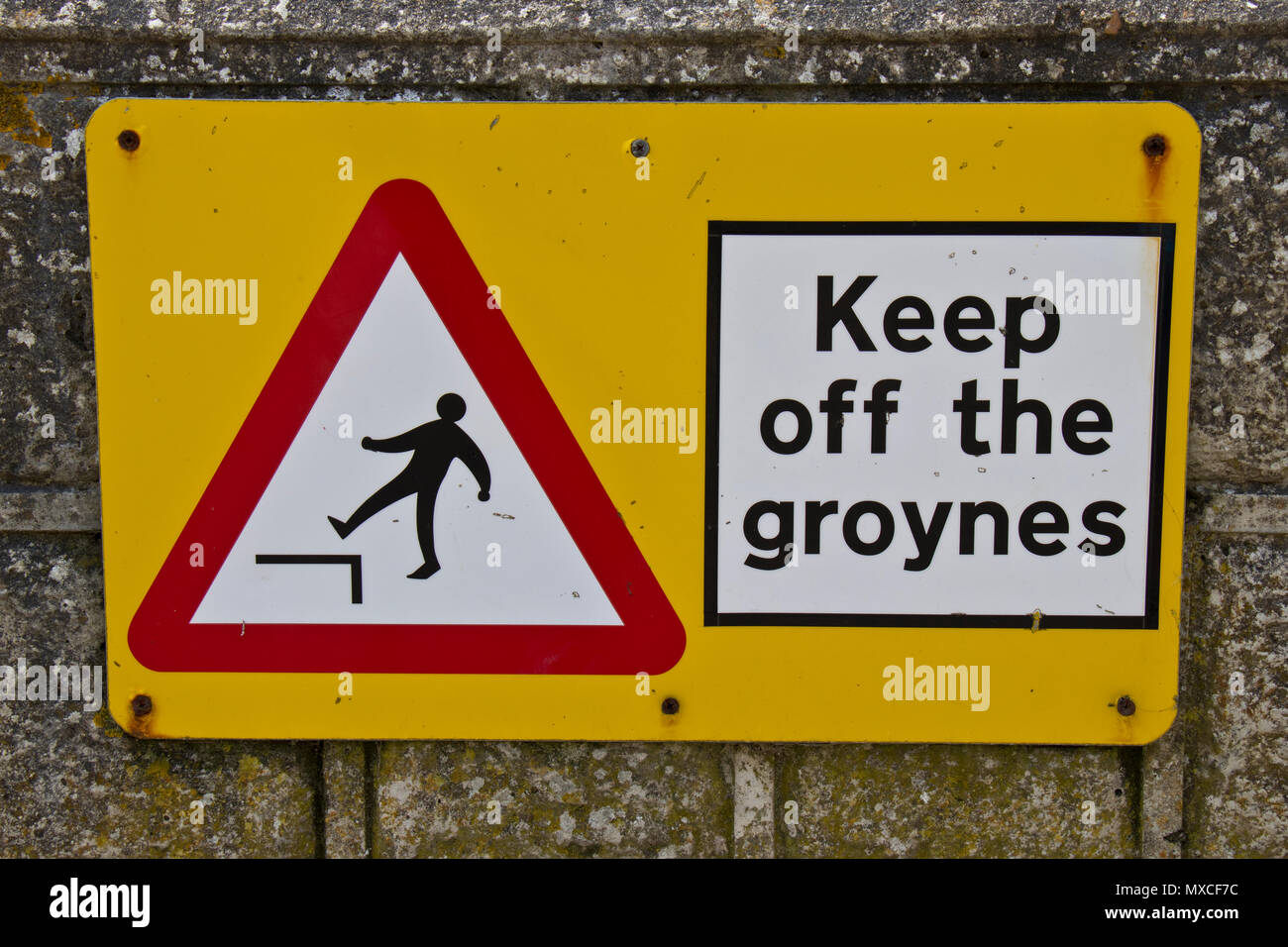 Safety triangle hi-res stock photography and images - Alamy