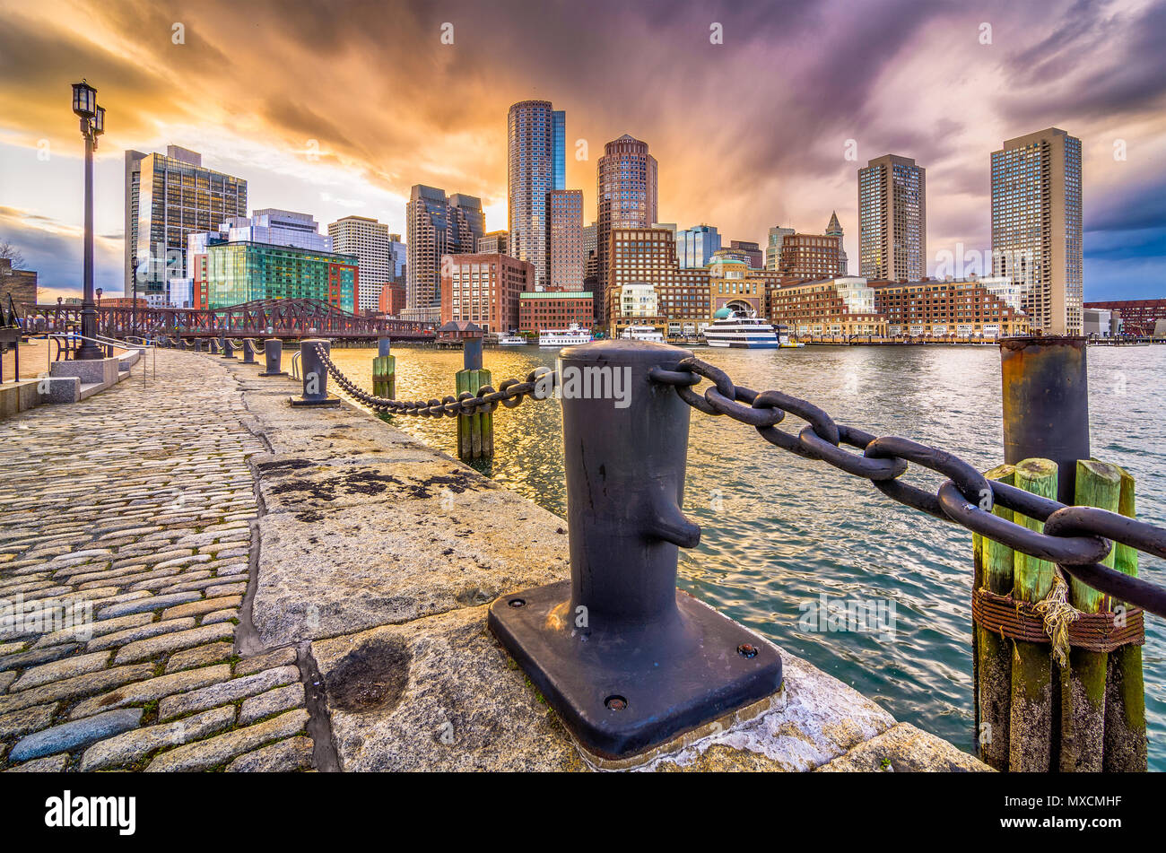 Harbor walk fan pier park boston hi-res stock photography and images ...