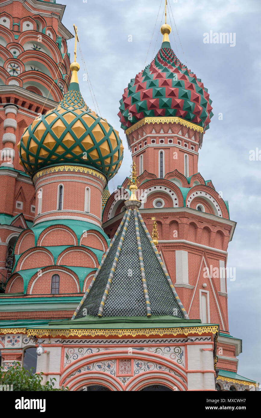 The distinctive architecture of St Basil's Cathedral with colorful ...