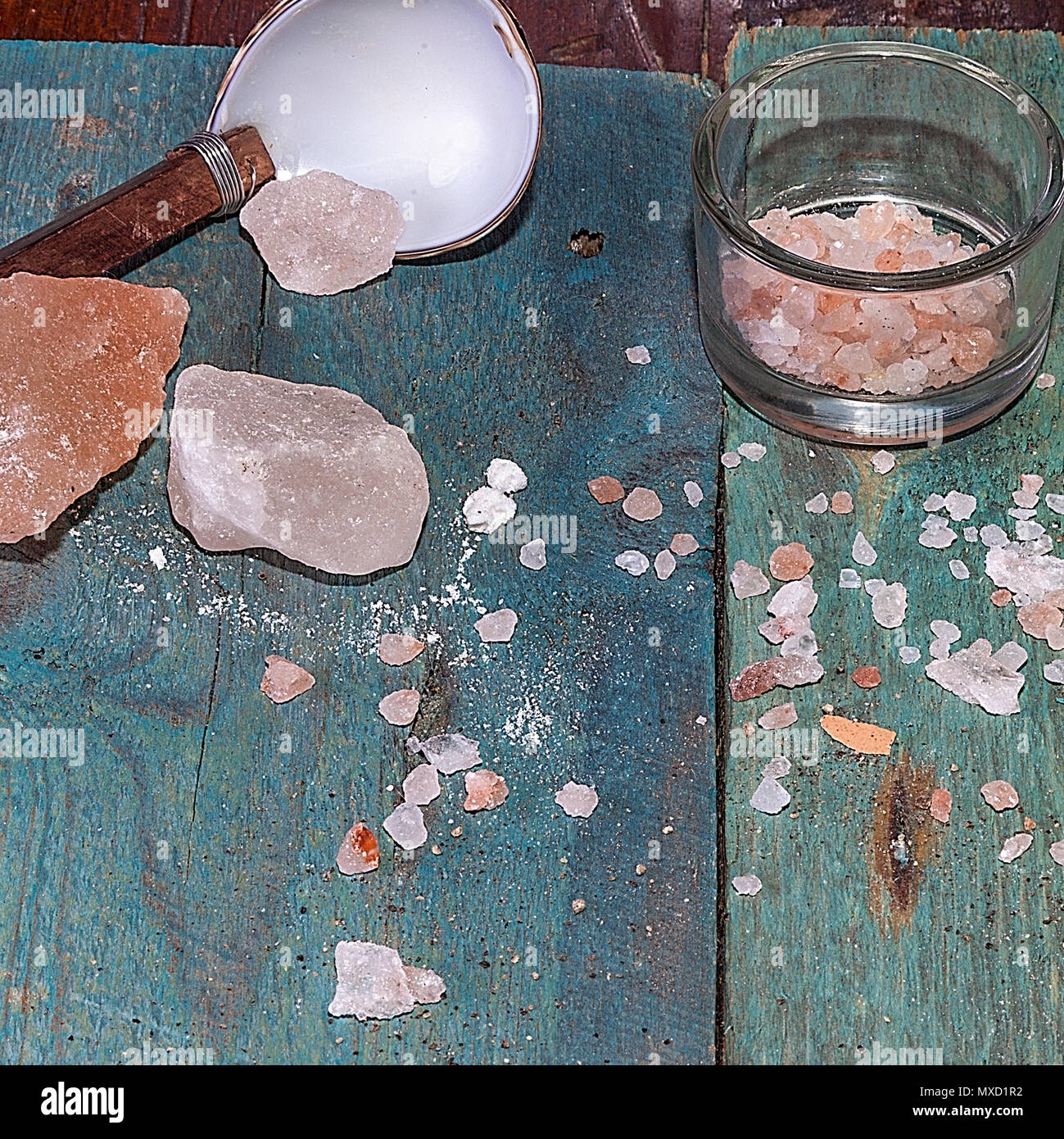 Crystal salt hi-res stock photography and images - Alamy