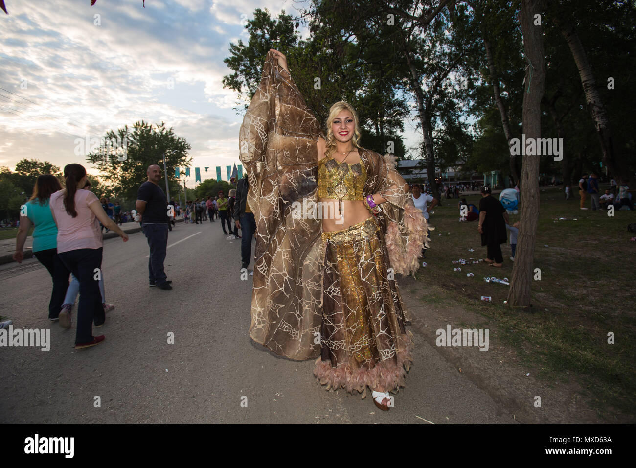 Girls wearing wedding dresses hi-res stock photography and images - Alamy