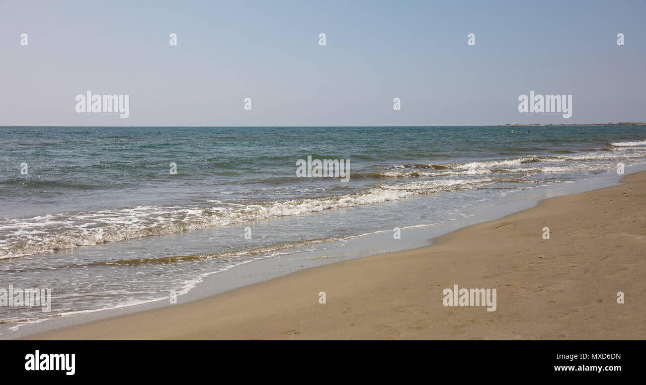Diagonal view water ripples shoreline hi-res stock photography and ...