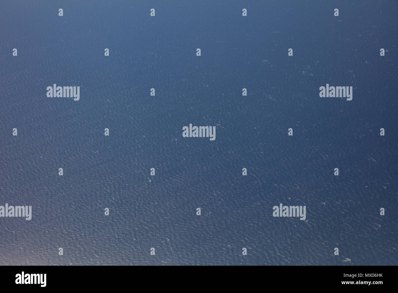 Dark blue ocean background hi-res stock photography and images - Alamy