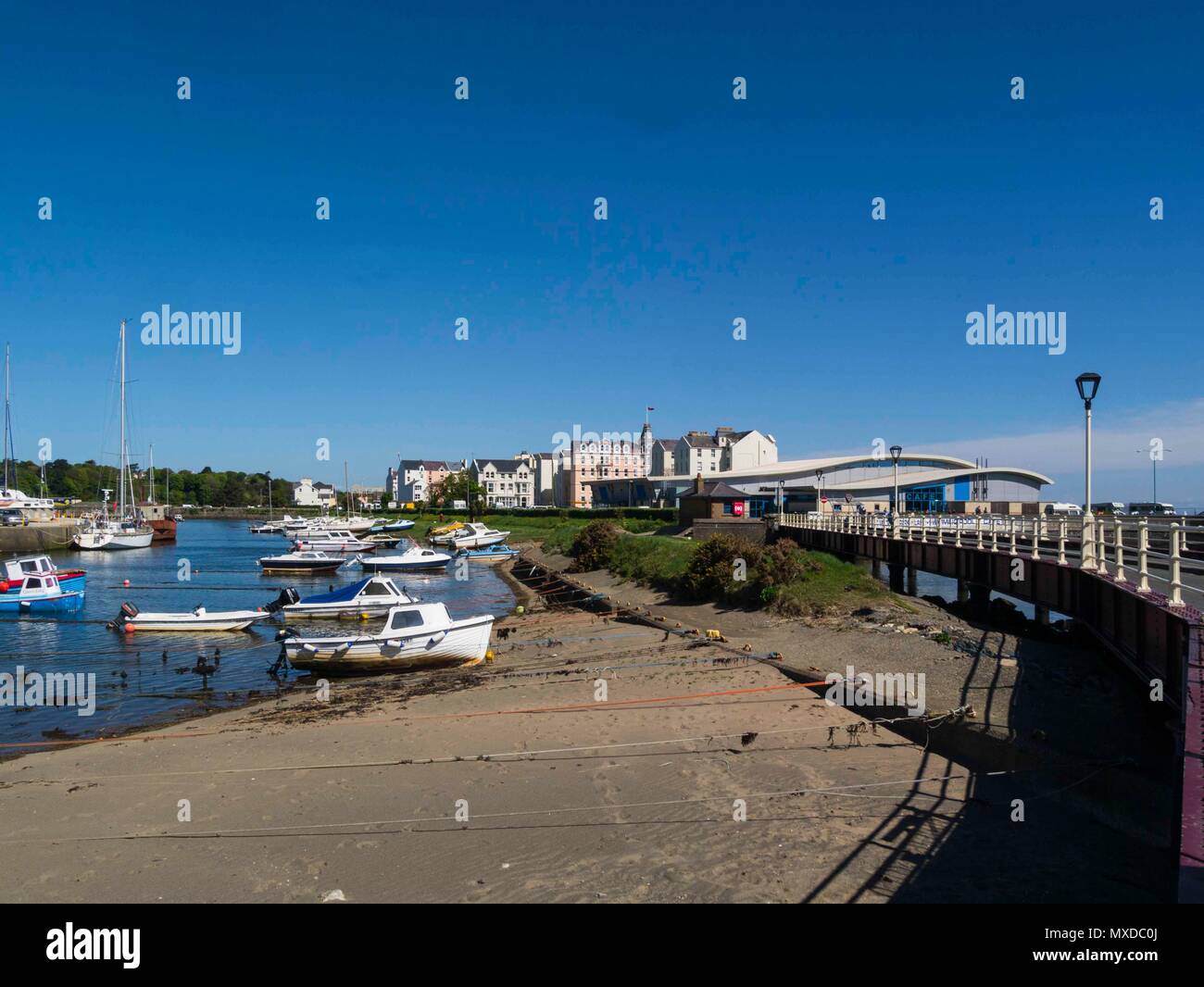 Bridge over swimming pool hi-res stock photography and images - Alamy