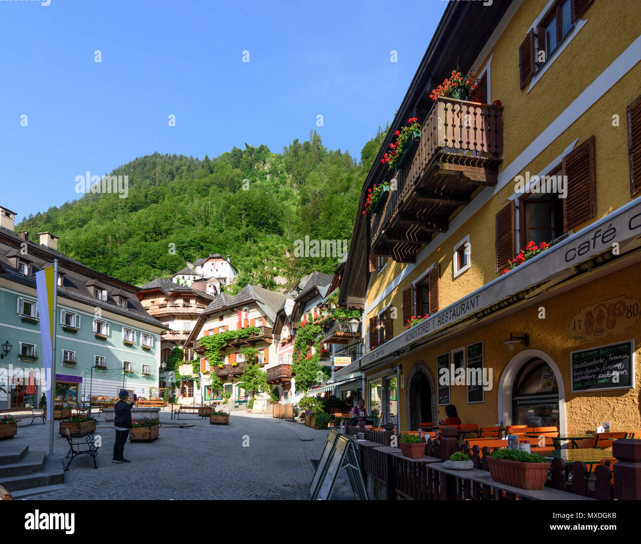 Hallstatt: Marktplatz (Market Square) in Austria, Oberösterreich, Upper ...