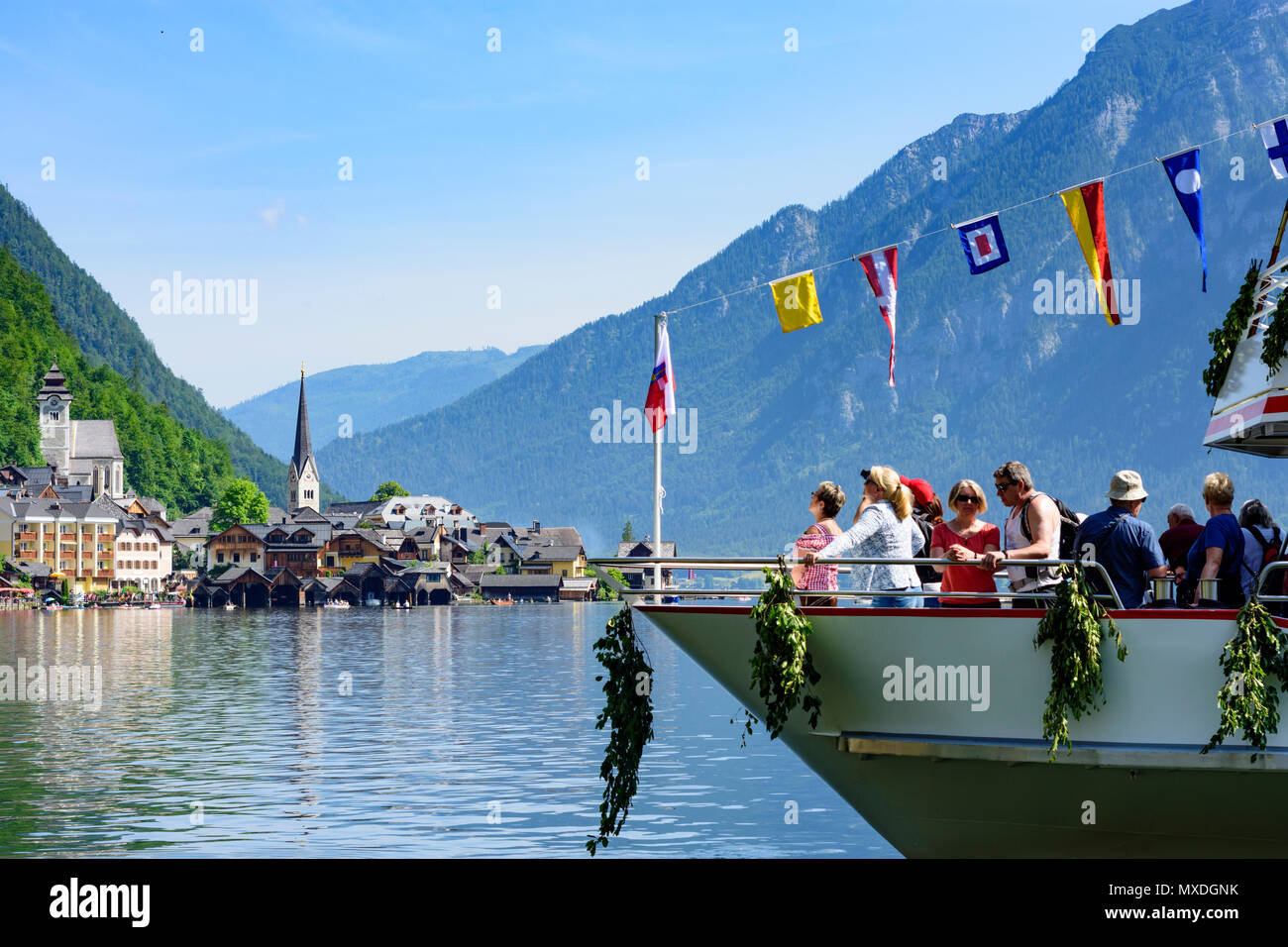 Hallstatt: Hallstätter See (Lake Hallstatt), Corpus Christi holiday ...