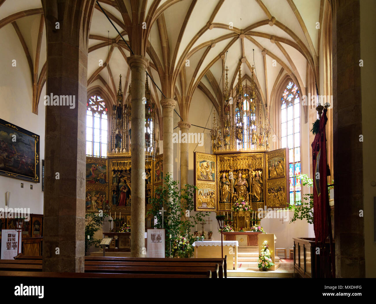 Hallstatt: catholic church Maria am Berg, Kreuzaltar (Cross altar, left ...