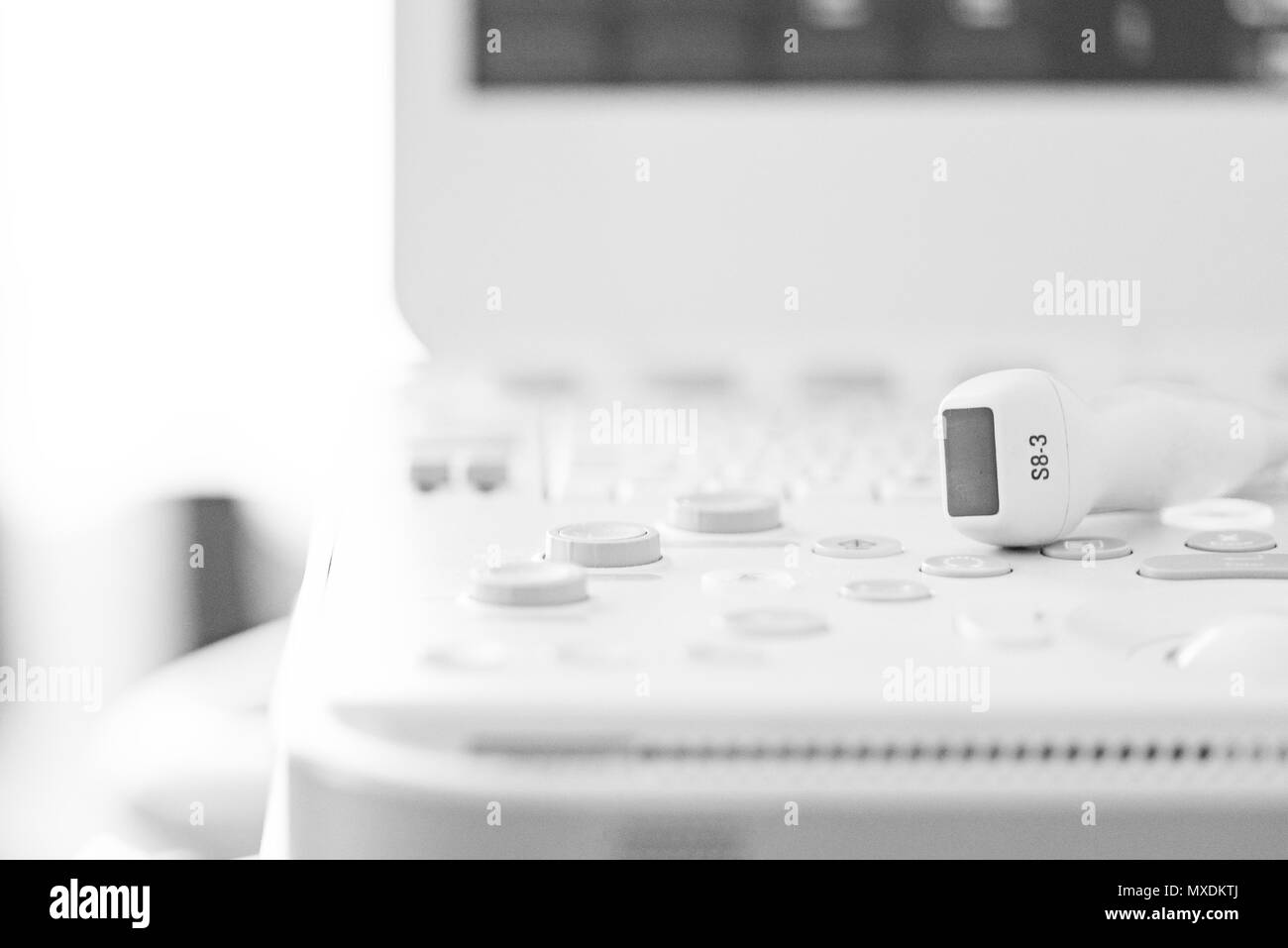 Modern ultrasound machine with sensors Stock Photo - Alamy