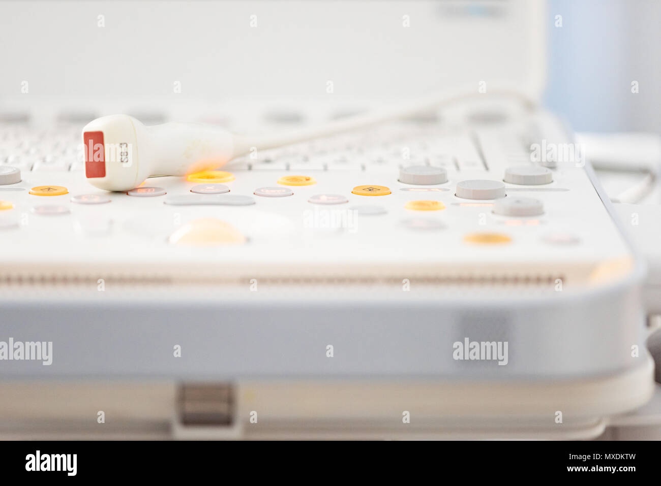 Ultrasoundmachine hi-res stock photography and images - Alamy