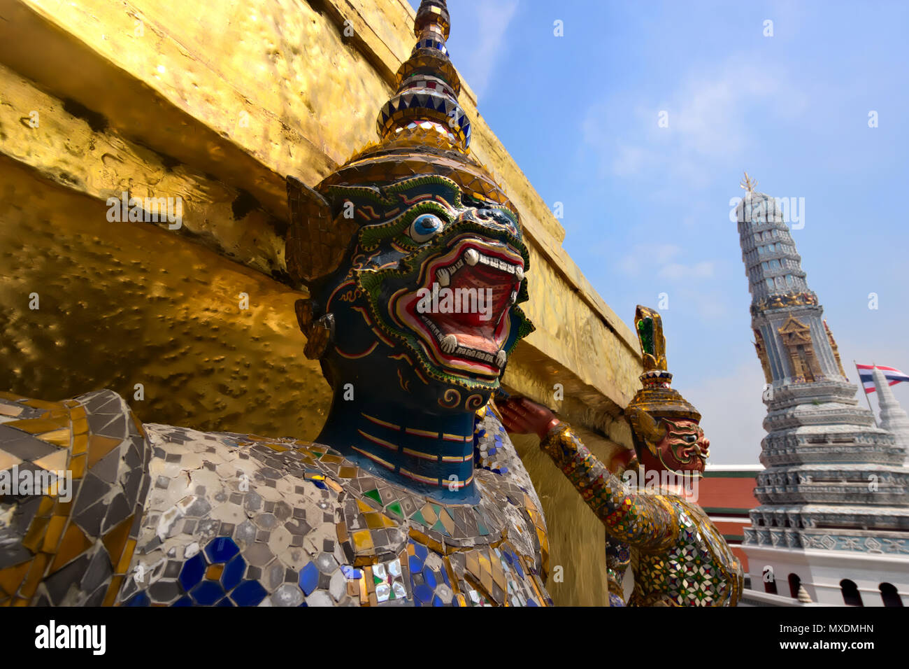 Thailand monkey statue hi-res stock photography and images - Alamy