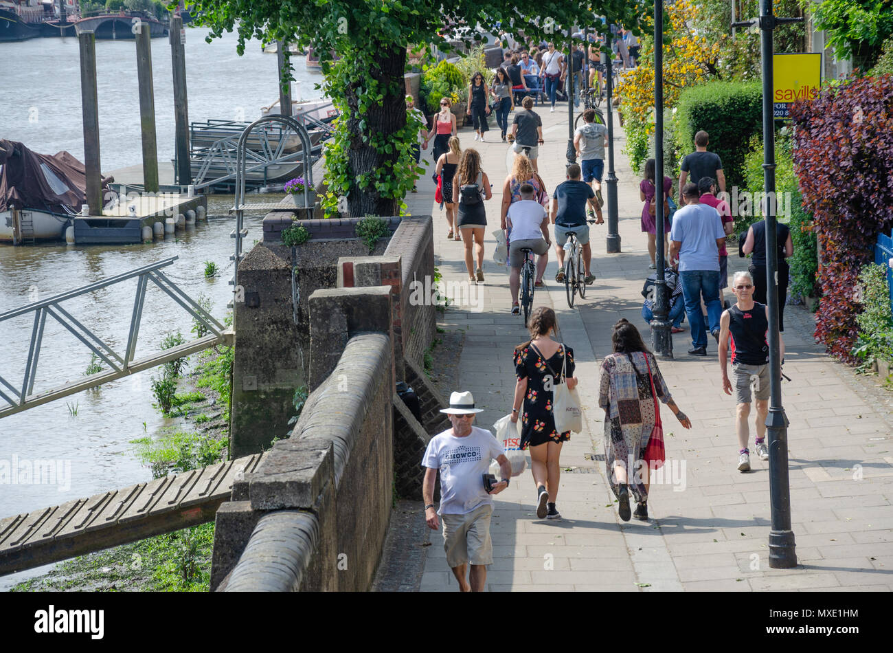 Ambling people hi-res stock photography and images - Alamy