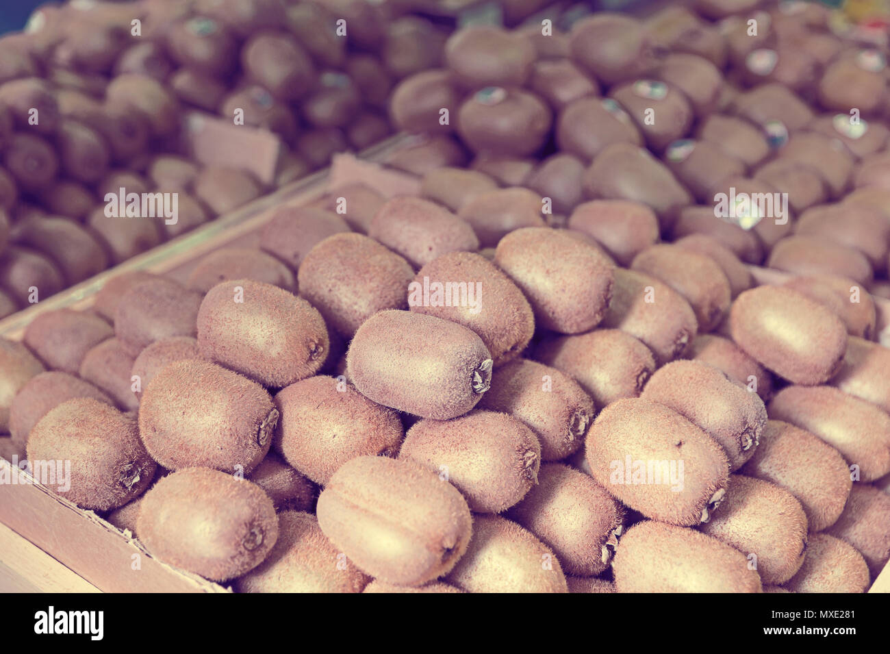 Fresh kiwi fruit in boxes on display at market Stock Photo - Alamy