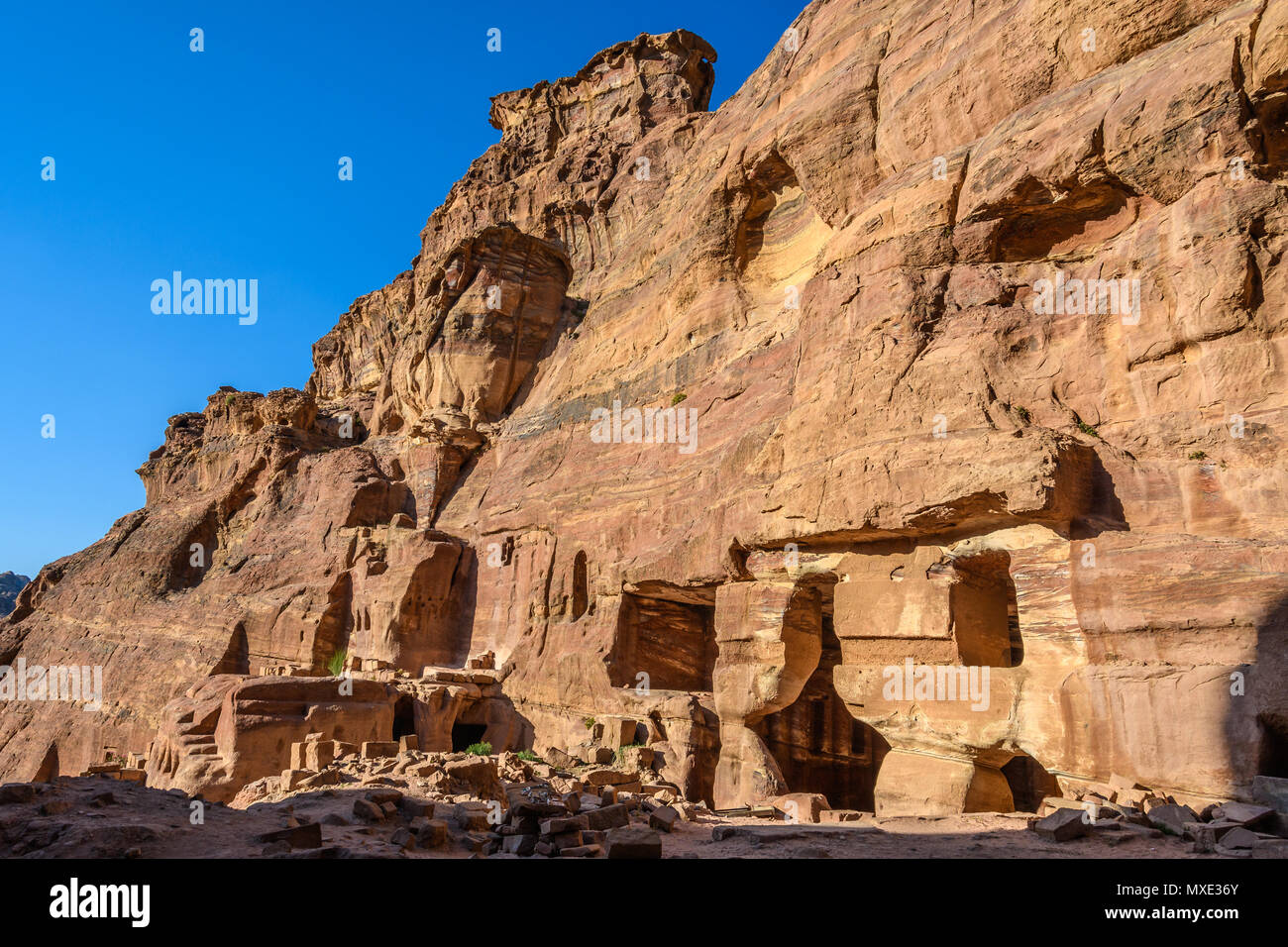 Old lost city petra jordan hi-res stock photography and images - Alamy