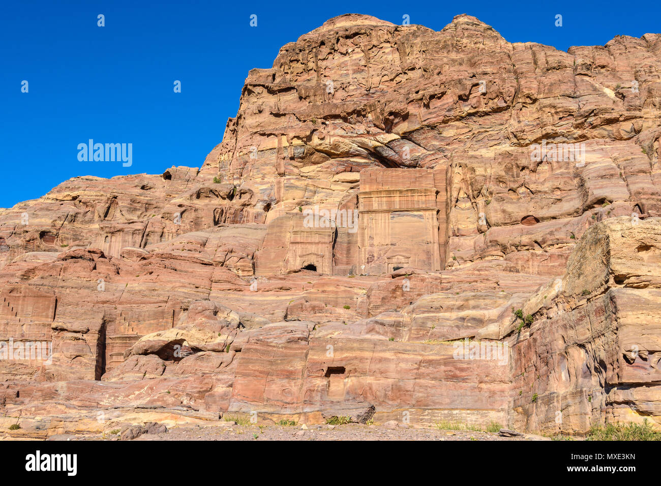 Old tombs at sunset in the Lost City of Petra, Jordan Stock Photo - Alamy