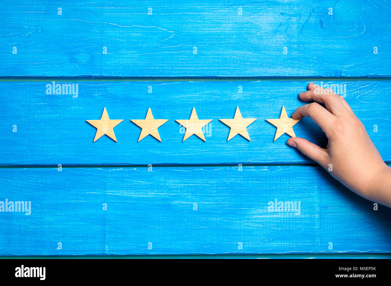 The hand puts the fifth star. The critic determines the rating of the ...