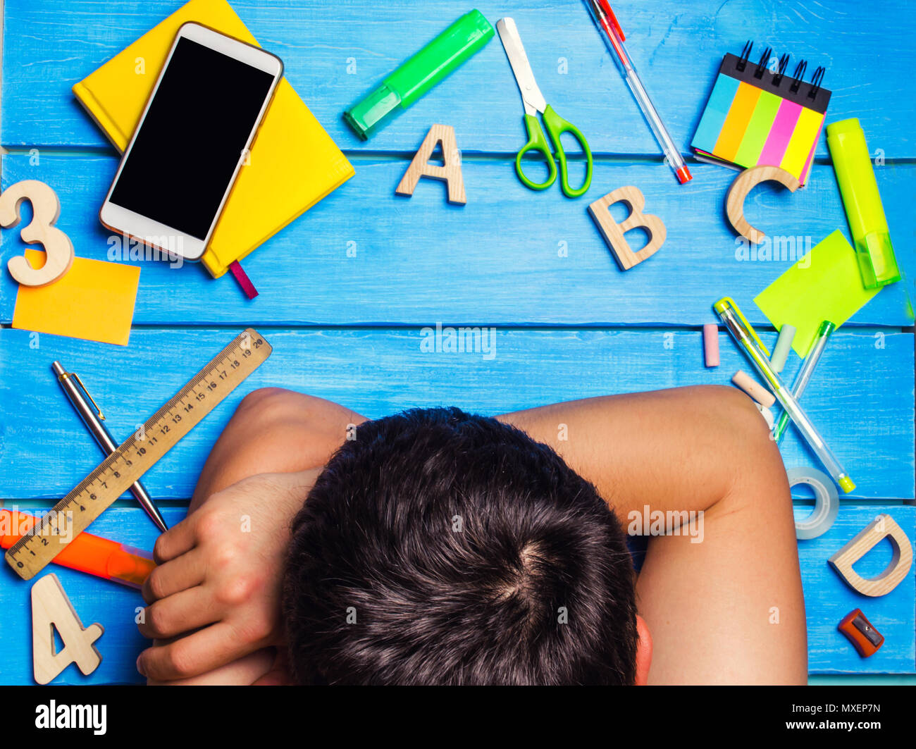 Girl desk computer mess hi-res stock photography and images - Alamy