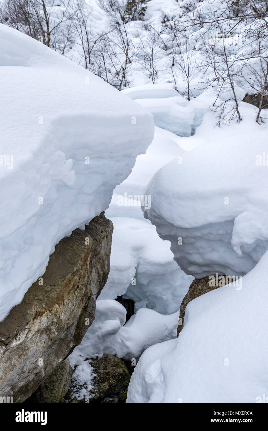Deep snow on rocks hi-res stock photography and images - Alamy