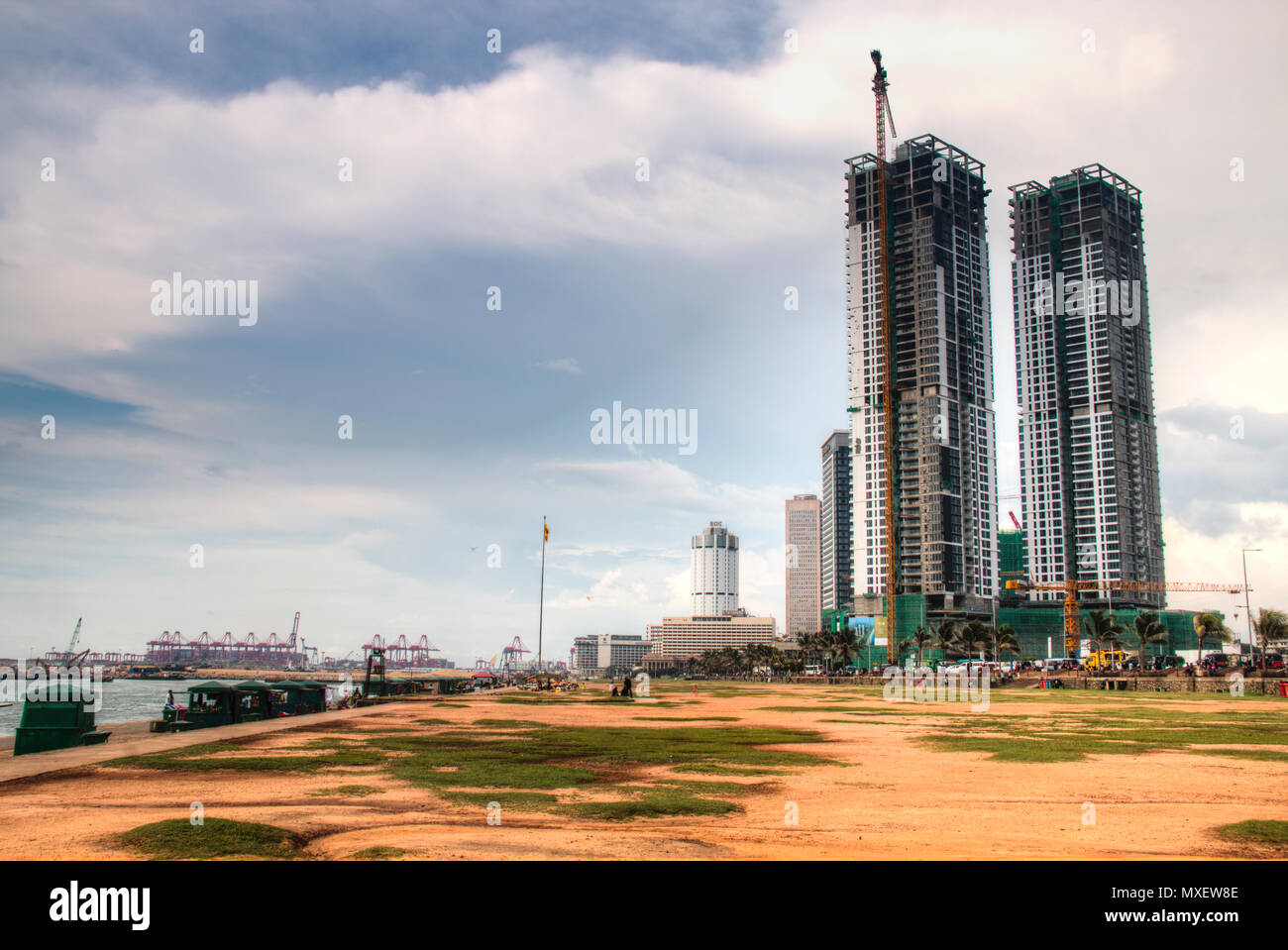 COLOMBO, SRI LANKA - DECEMBER 2017: The Galle Face Green park at the ...