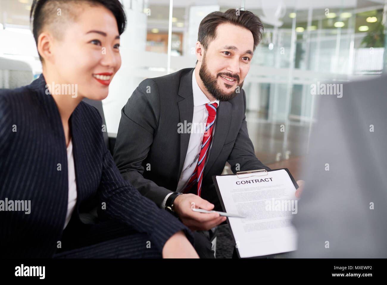 Business negotiations hi-res stock photography and images - Alamy