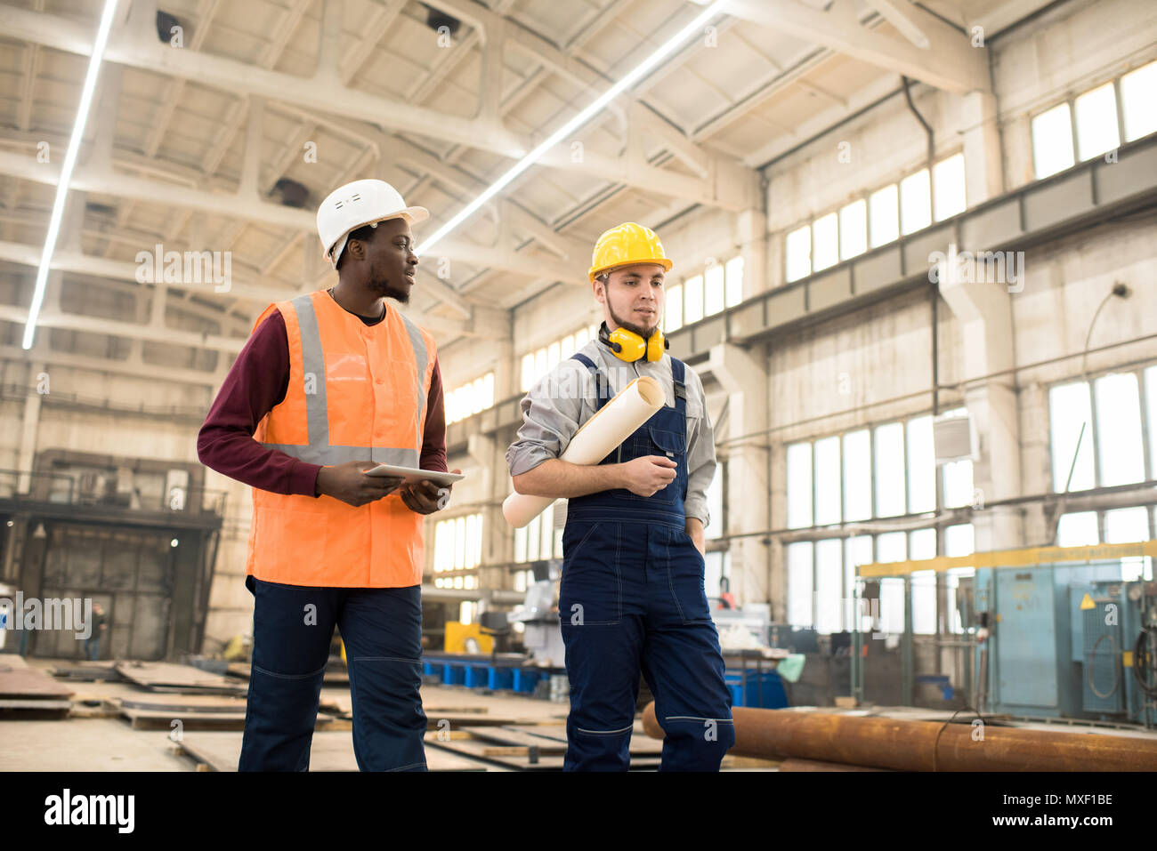 Technicians Discussing Joint Work Stock Photo - Alamy